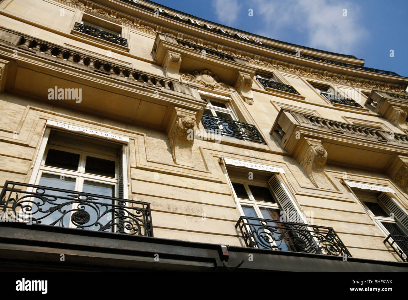 Paris building, classic architecture Stock Photo - Alamy
