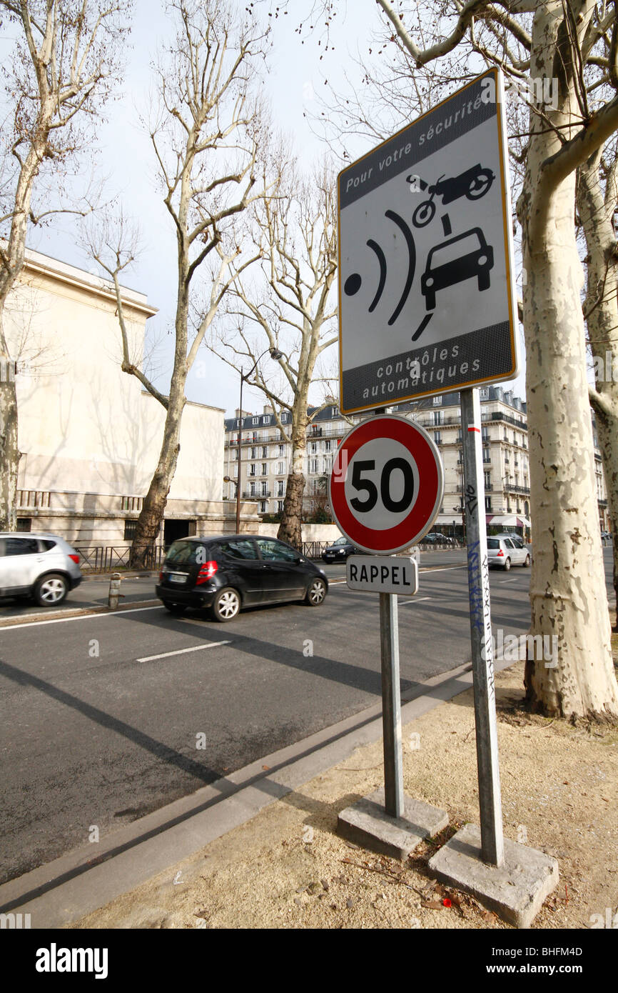 Paris road sign hi-res stock photography and images - Alamy