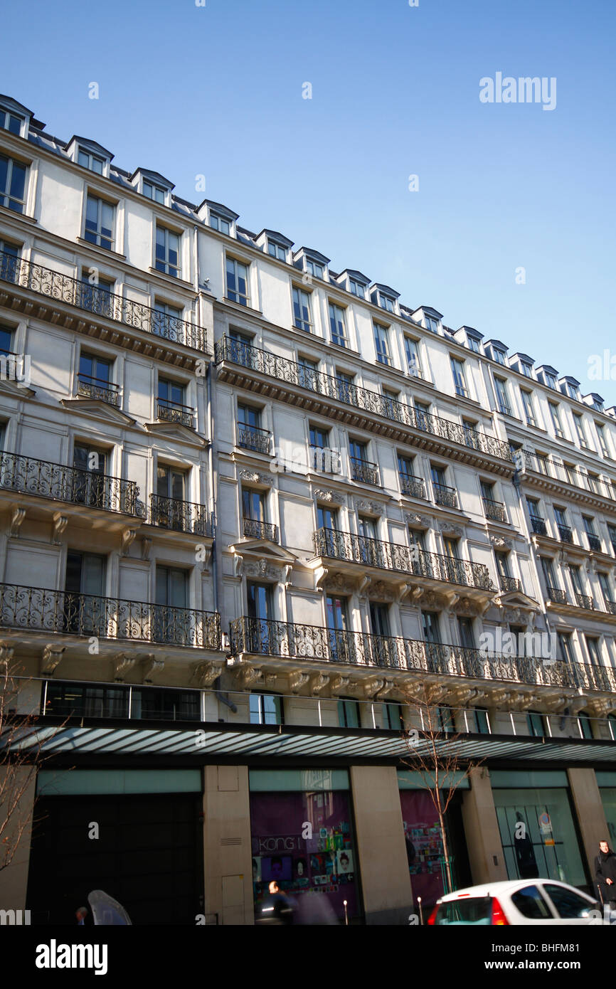 Paris building, classic architecture Stock Photo - Alamy