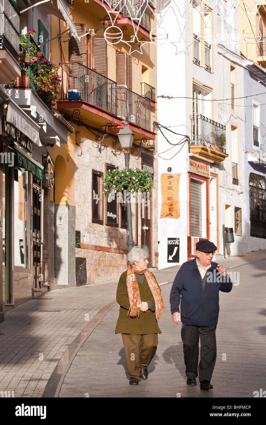 Old spanish street hi-res stock photography and images - Alamy