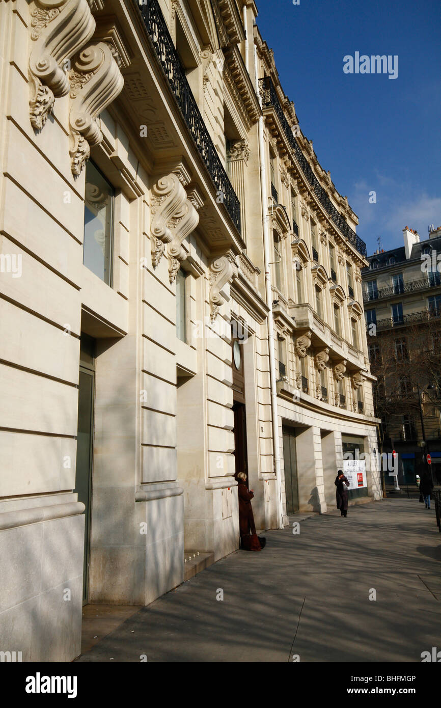 Paris building, classic architecture Stock Photo - Alamy
