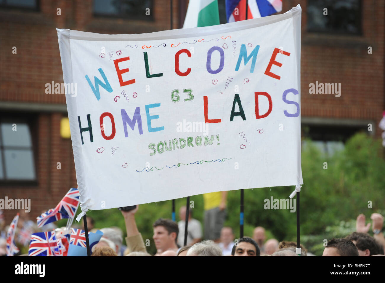 Welcome home troops hi-res stock photography and images - Alamy