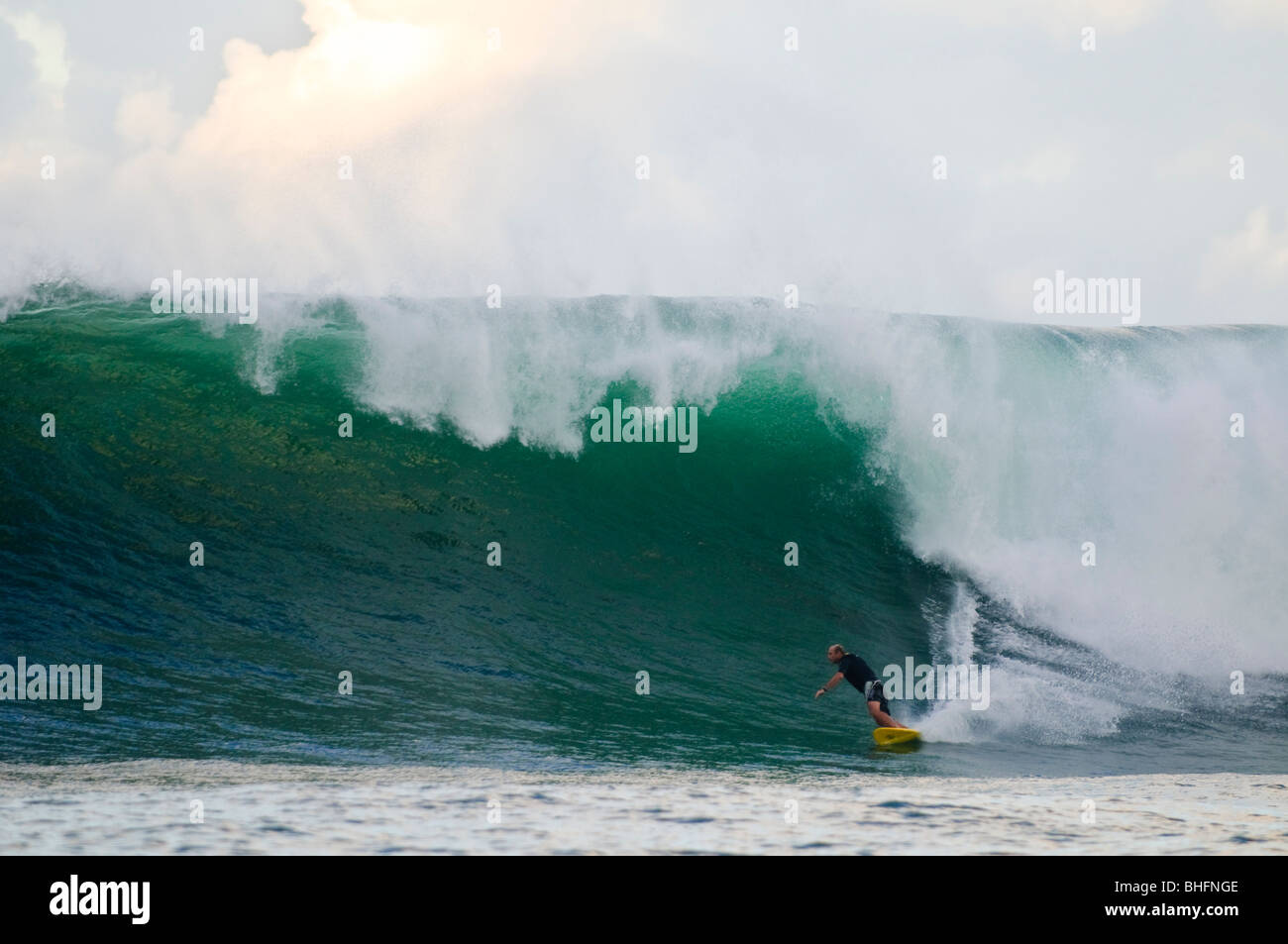 Big wave surfing hi-res stock photography and images - Alamy