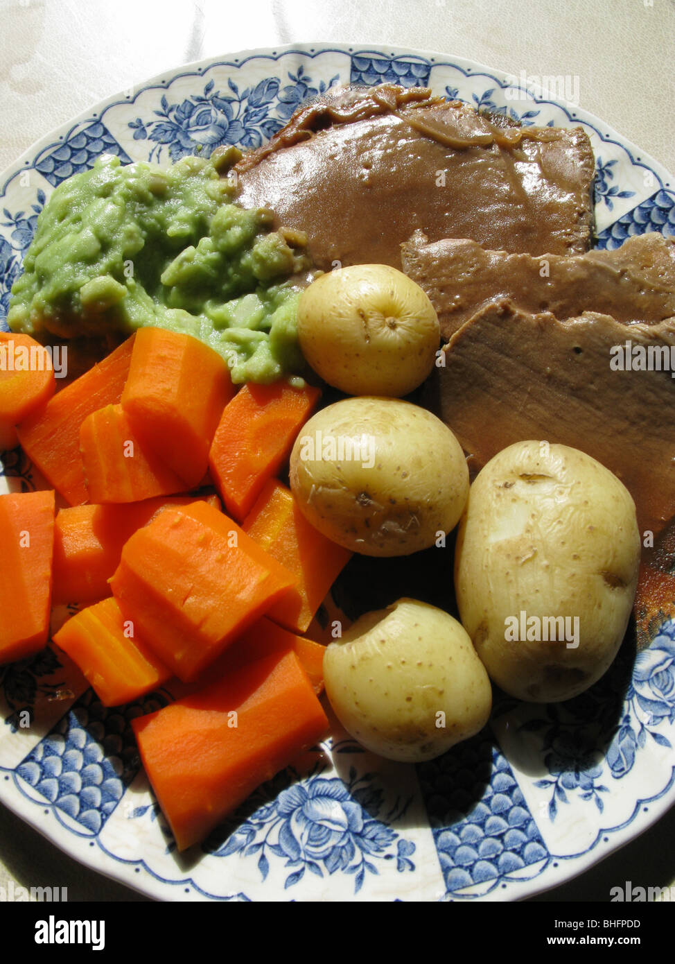 Sunday lunch detail hi-res stock photography and images - Alamy