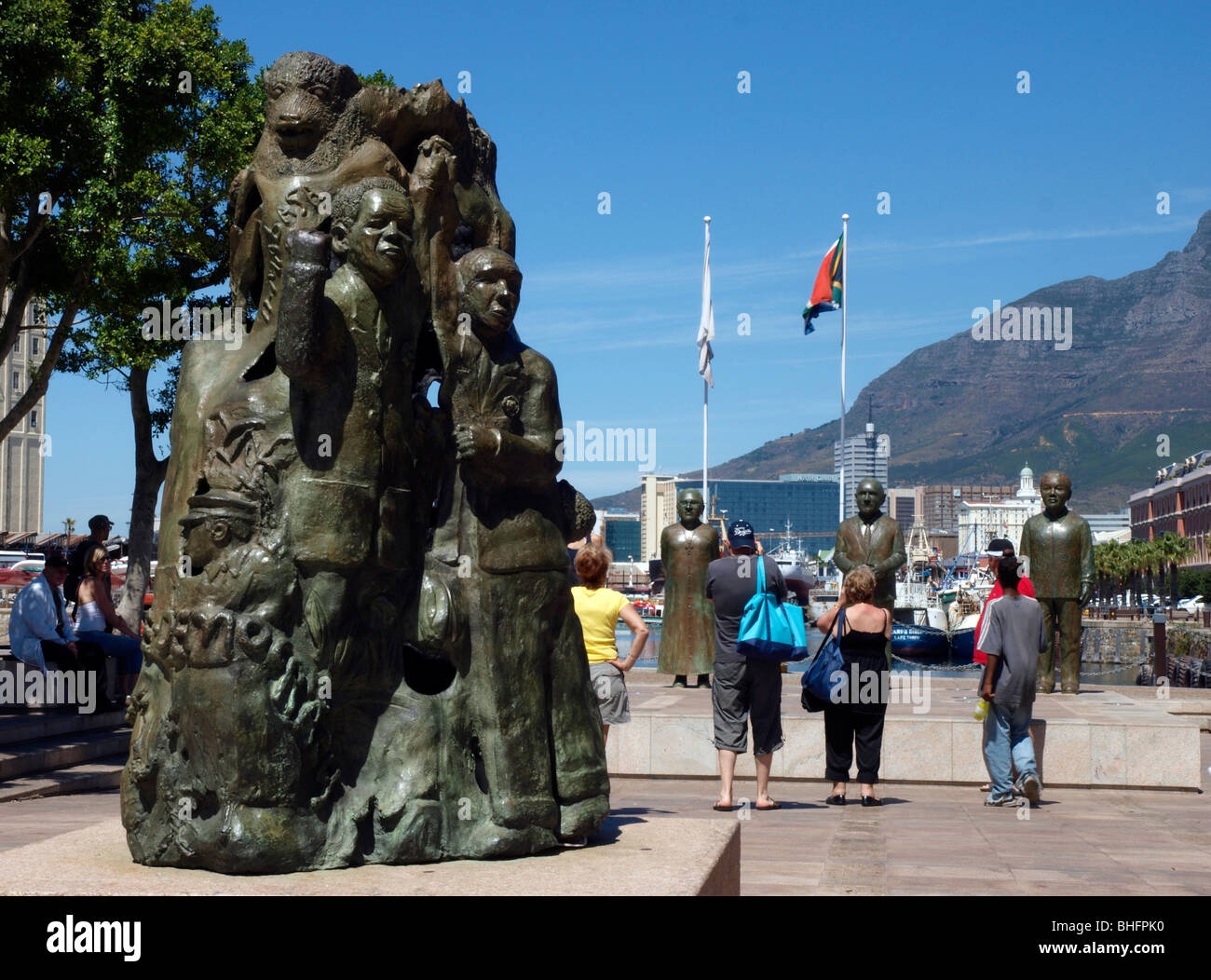 Statue of liberation fighters hi-res stock photography and images - Alamy