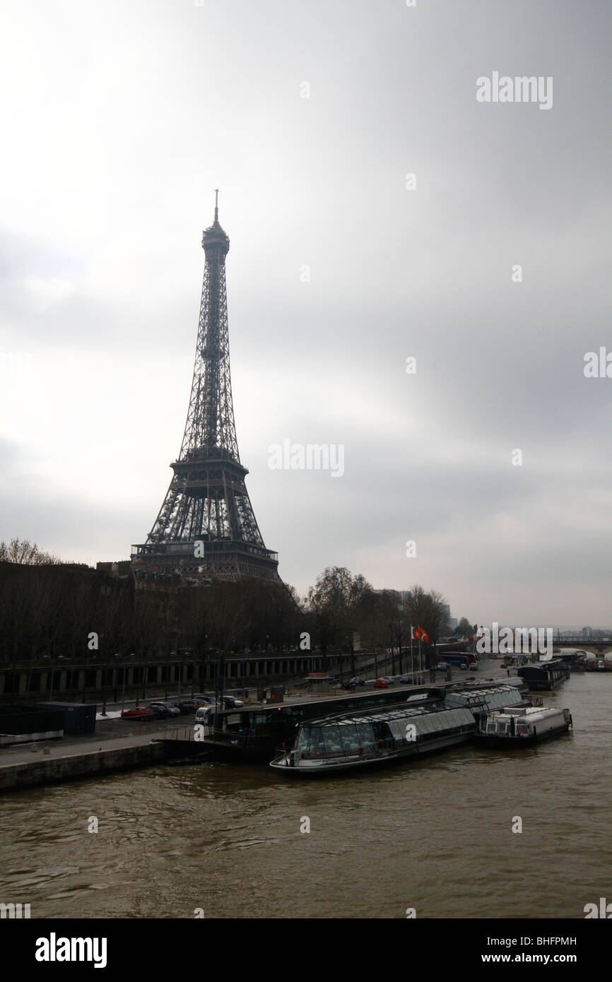 View of the Eiffel Tower from across The Seine River Stock Photo - Alamy