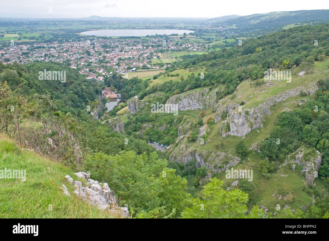 Cheddar Gorge in Somerset, with Cheddar reservoir in the distance Stock ...