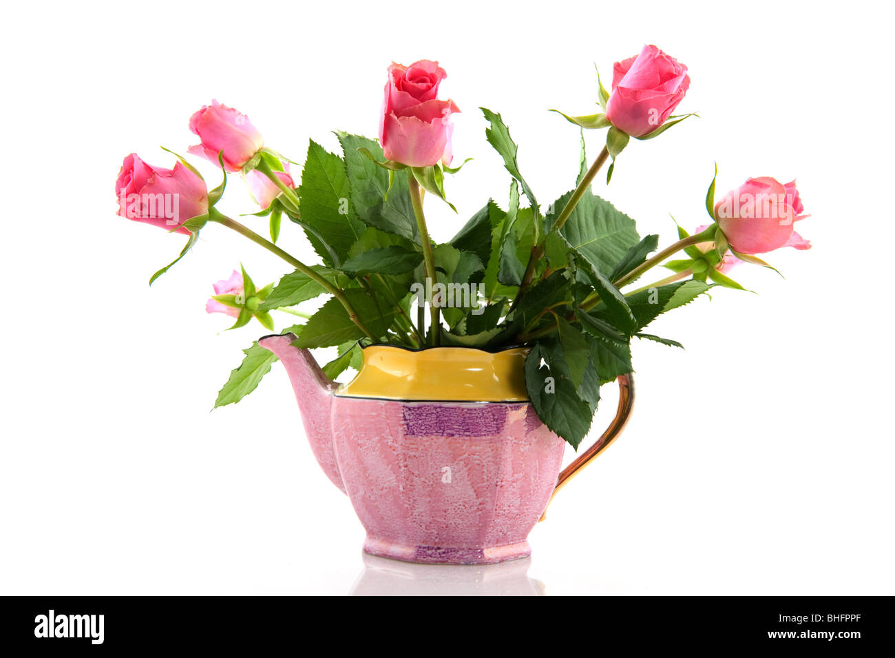 Pink bouquet roses in cheerful romantic tea pot Stock Photo - Alamy