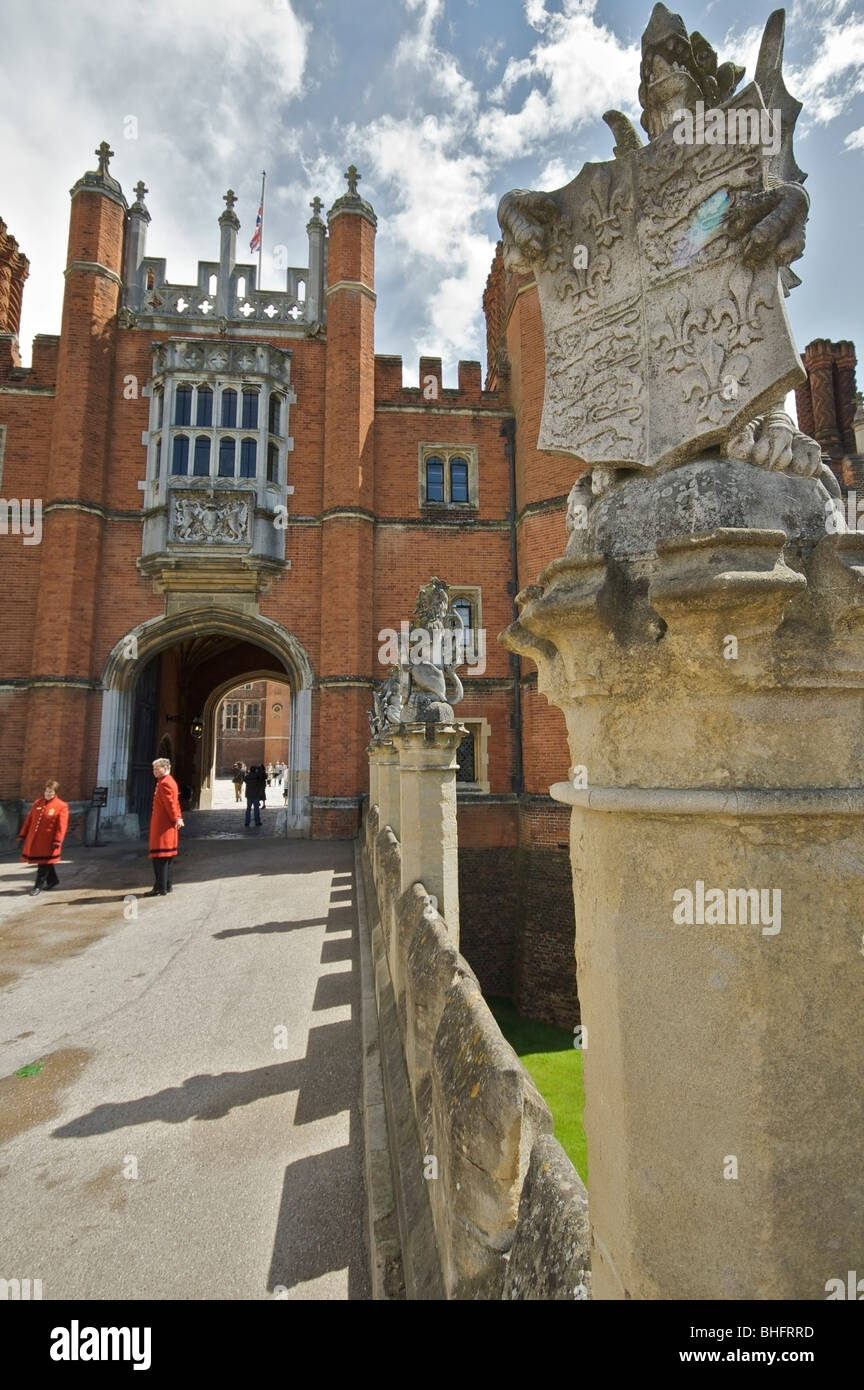 West gate hampton court palace hi-res stock photography and images - Alamy