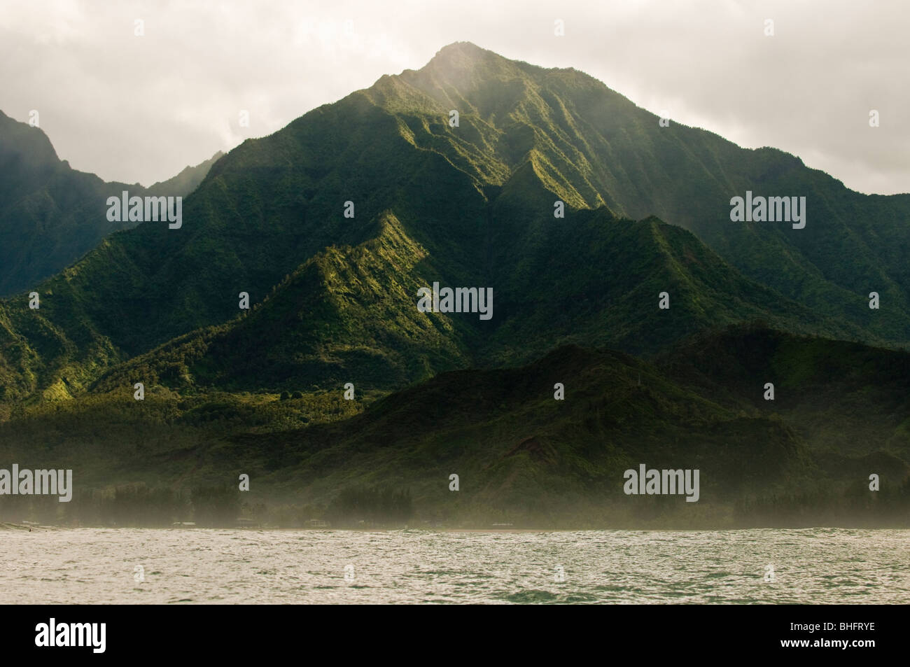 Hanalei bay town hi-res stock photography and images - Alamy