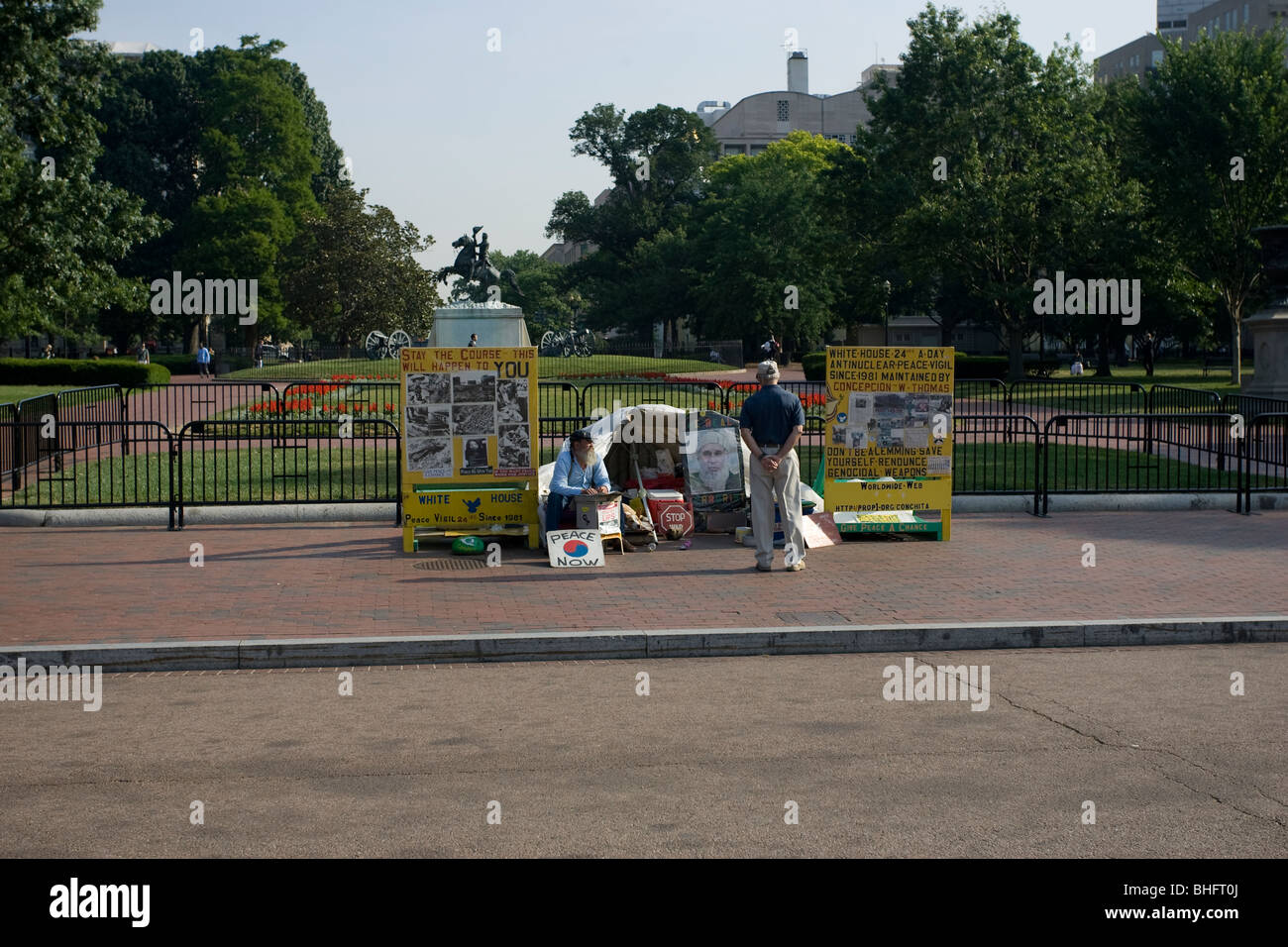 Peace Vigil outside the White House, Pennsylvania Avenue, Washington DC ...