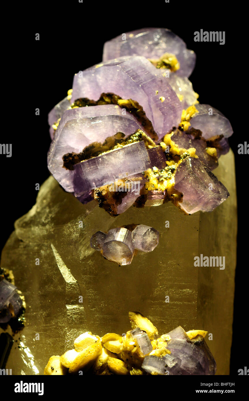 Fluorapatite crystals hi-res stock photography and images - Alamy