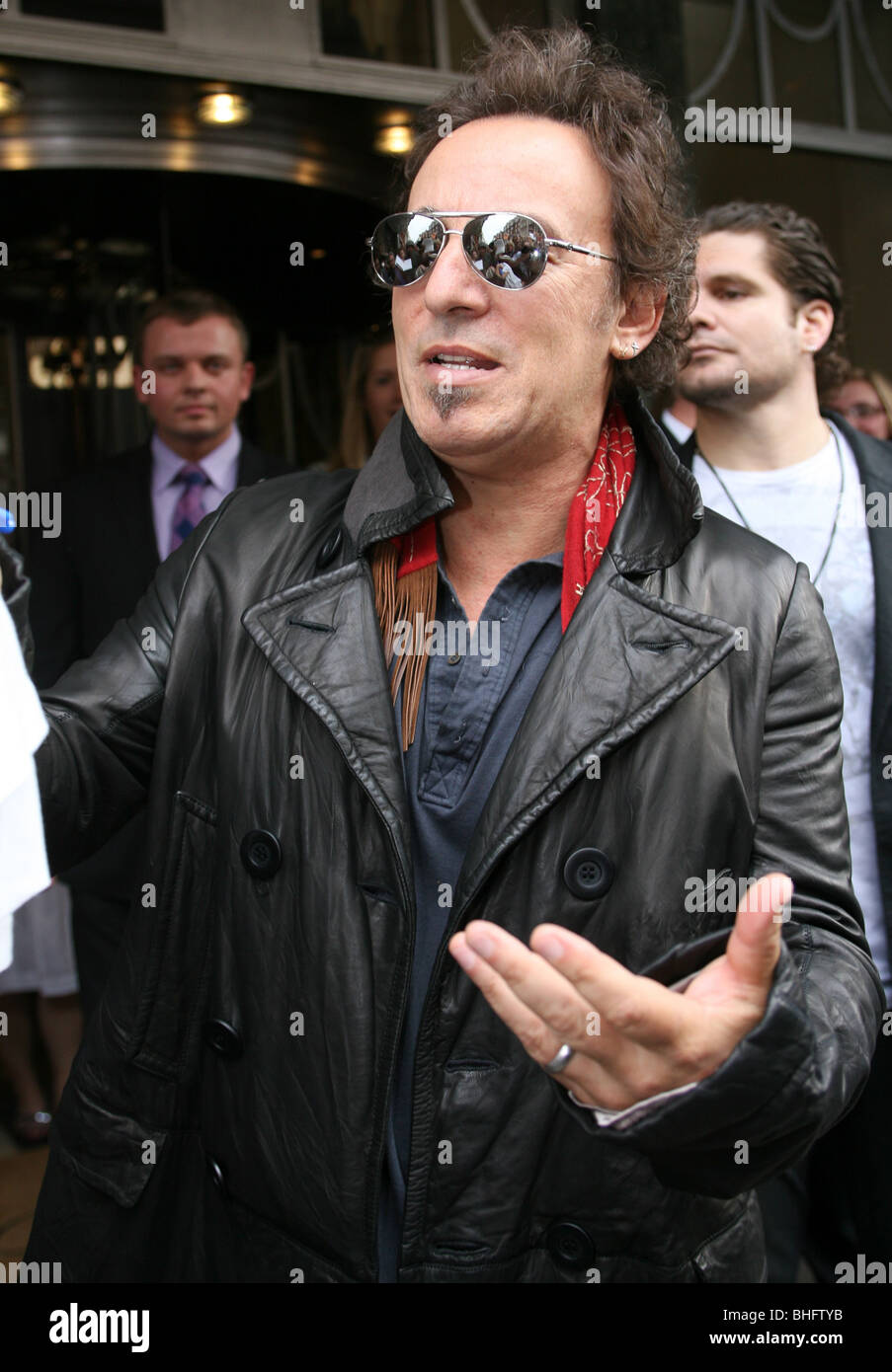 BRUCE SPRINGSTEEN LEAVING A HOTEL IN LONDON Stock Photo - Alamy