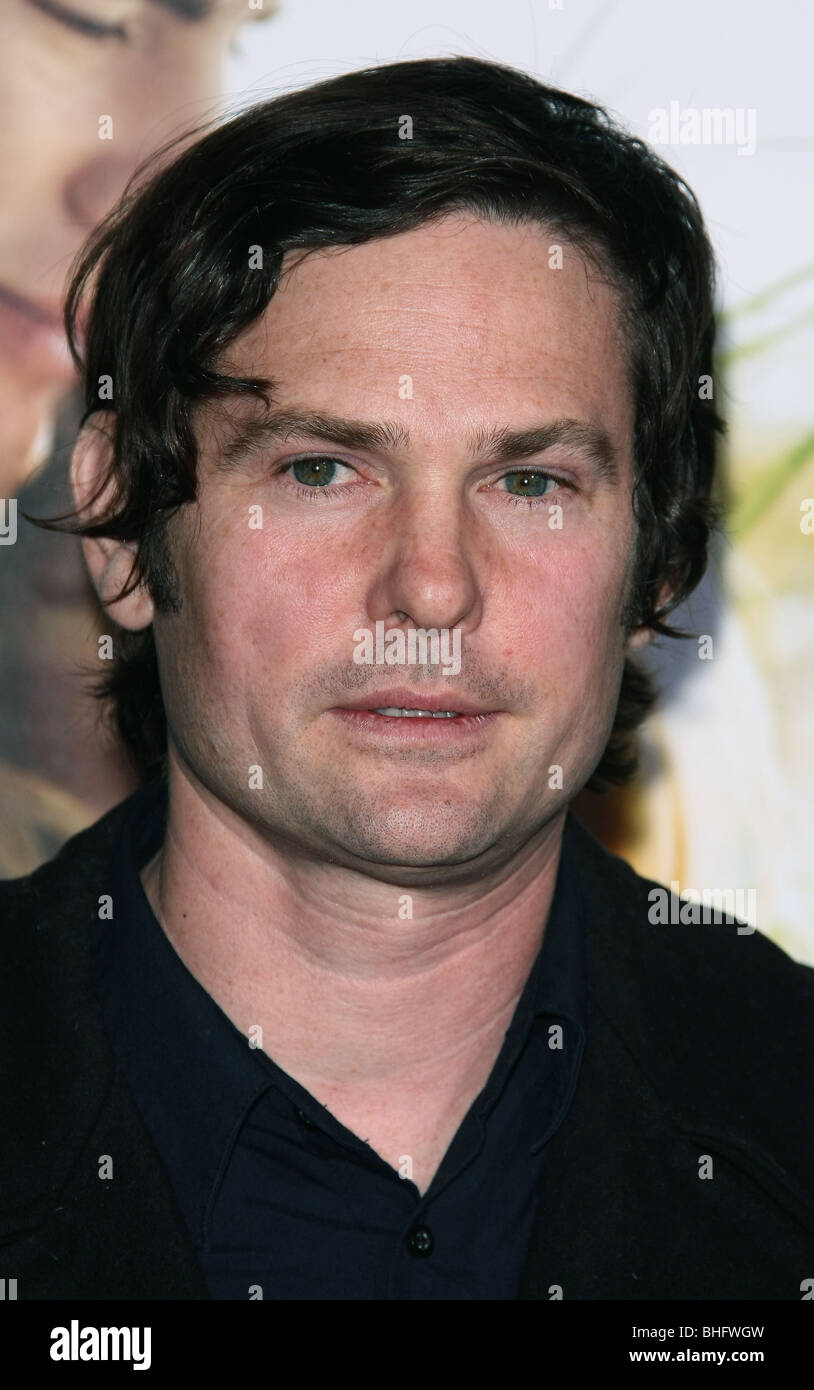 Henry thomas actor hi-res stock photography and images - Alamy