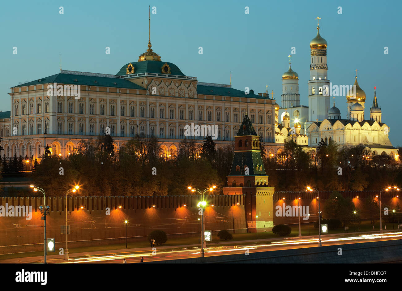 Moscow Kremlin, Moskva-river and embankment Stock Photo - Alamy