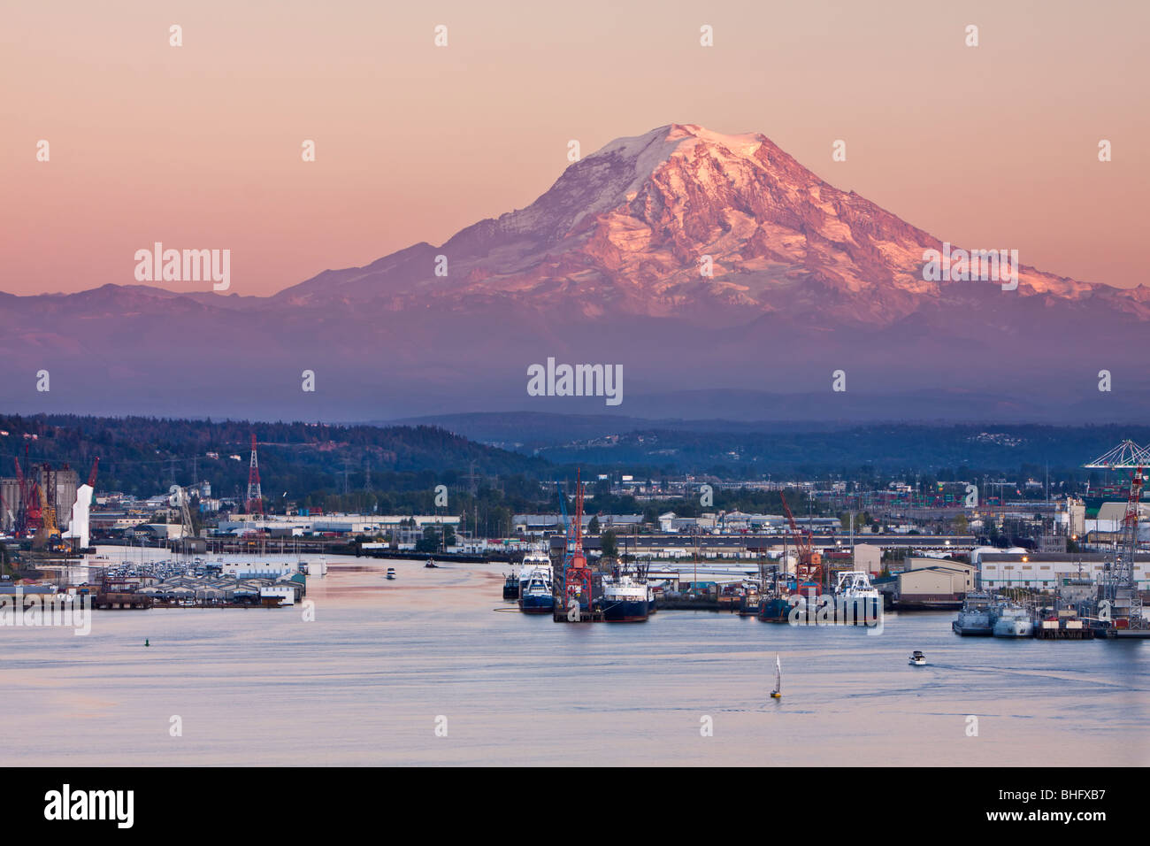 Mount Rainier and Commencement Bay, Tacoma Stock Photo - Alamy