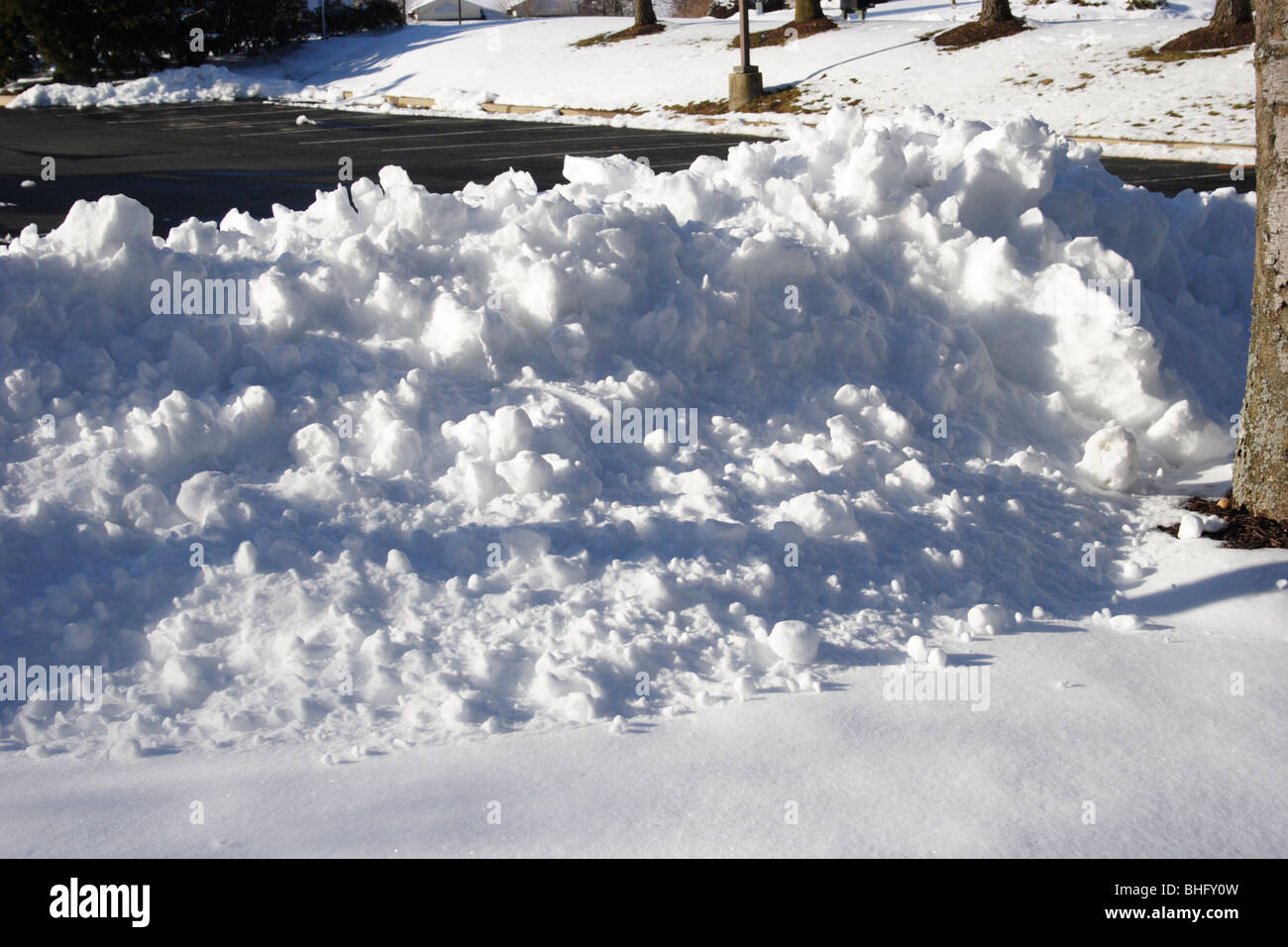 Snowy embankment hi-res stock photography and images - Alamy