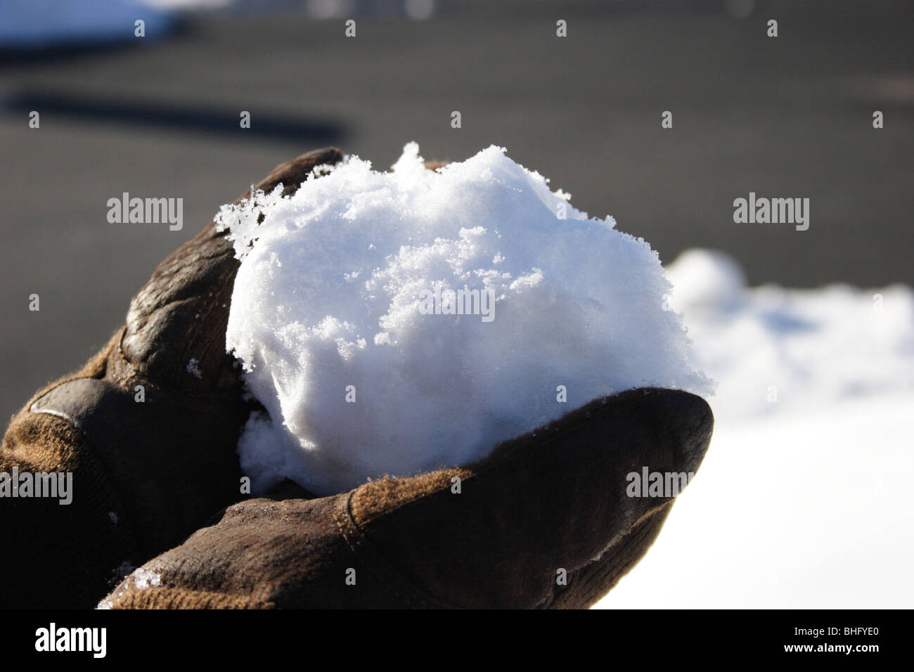 Snowball hand hi-res stock photography and images - Alamy