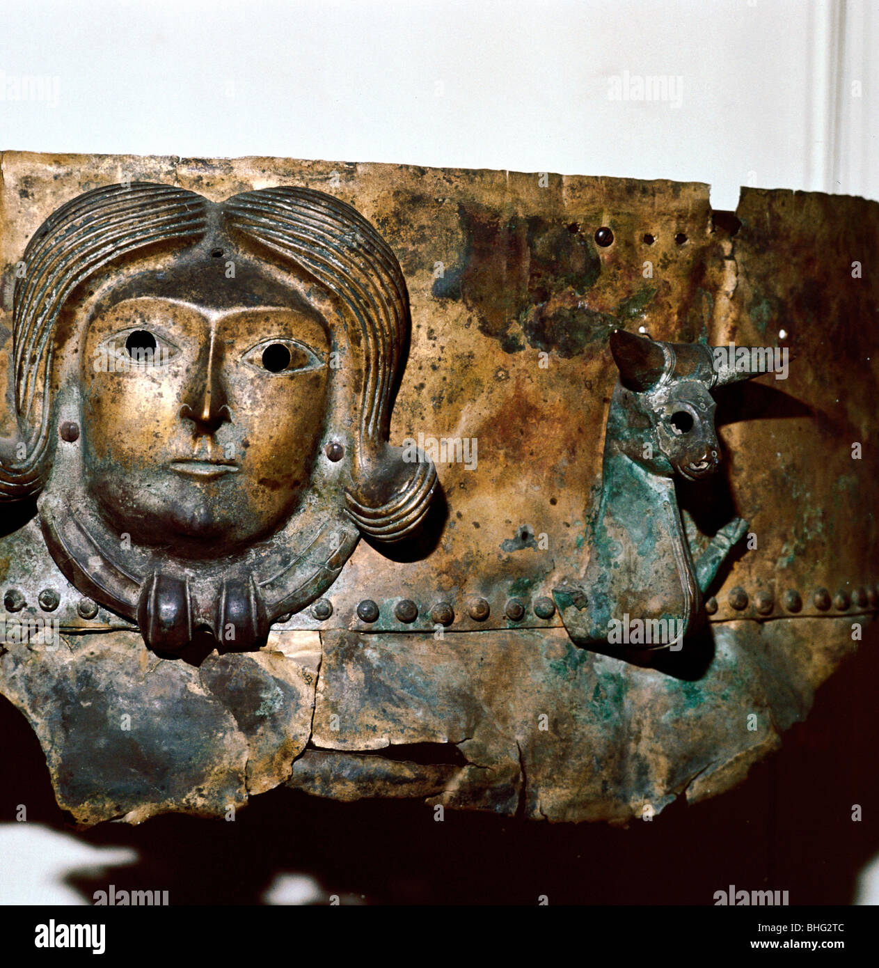 Bronze cauldron hi-res stock photography and images - Alamy