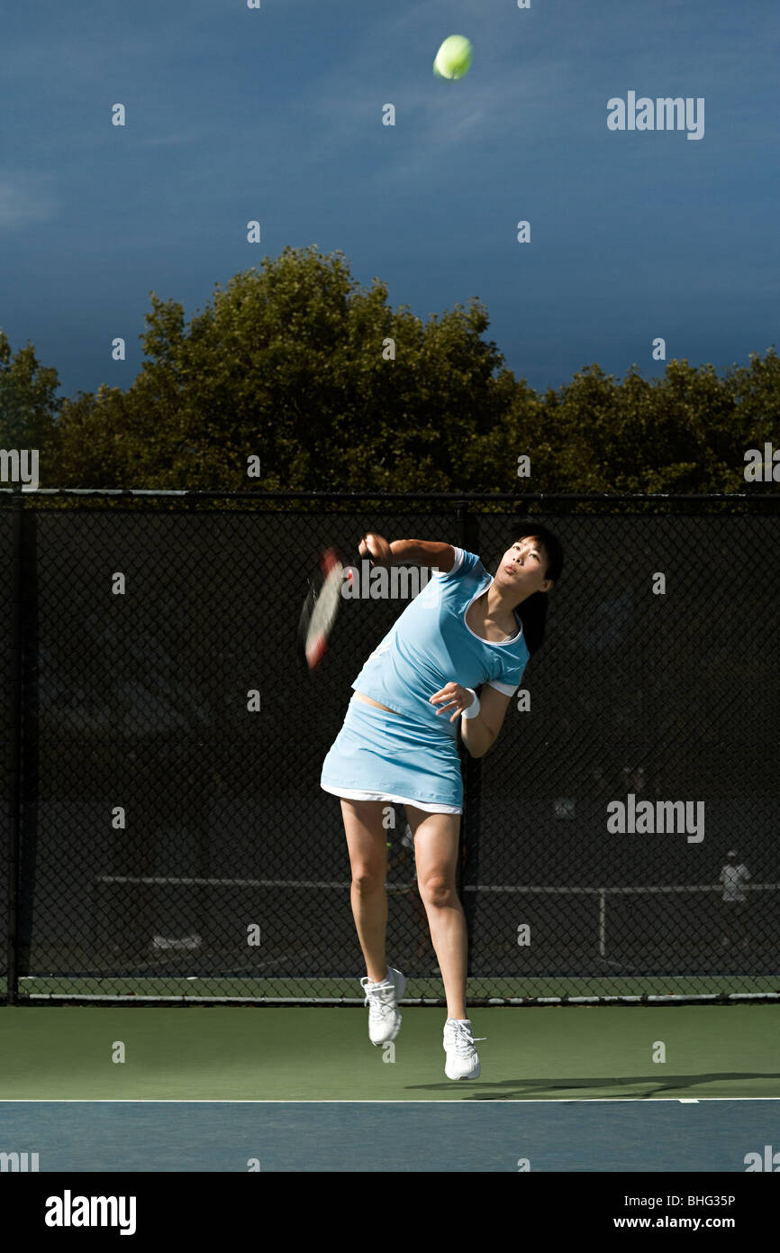 Tennis player serving portrait hi-res stock photography and images - Alamy