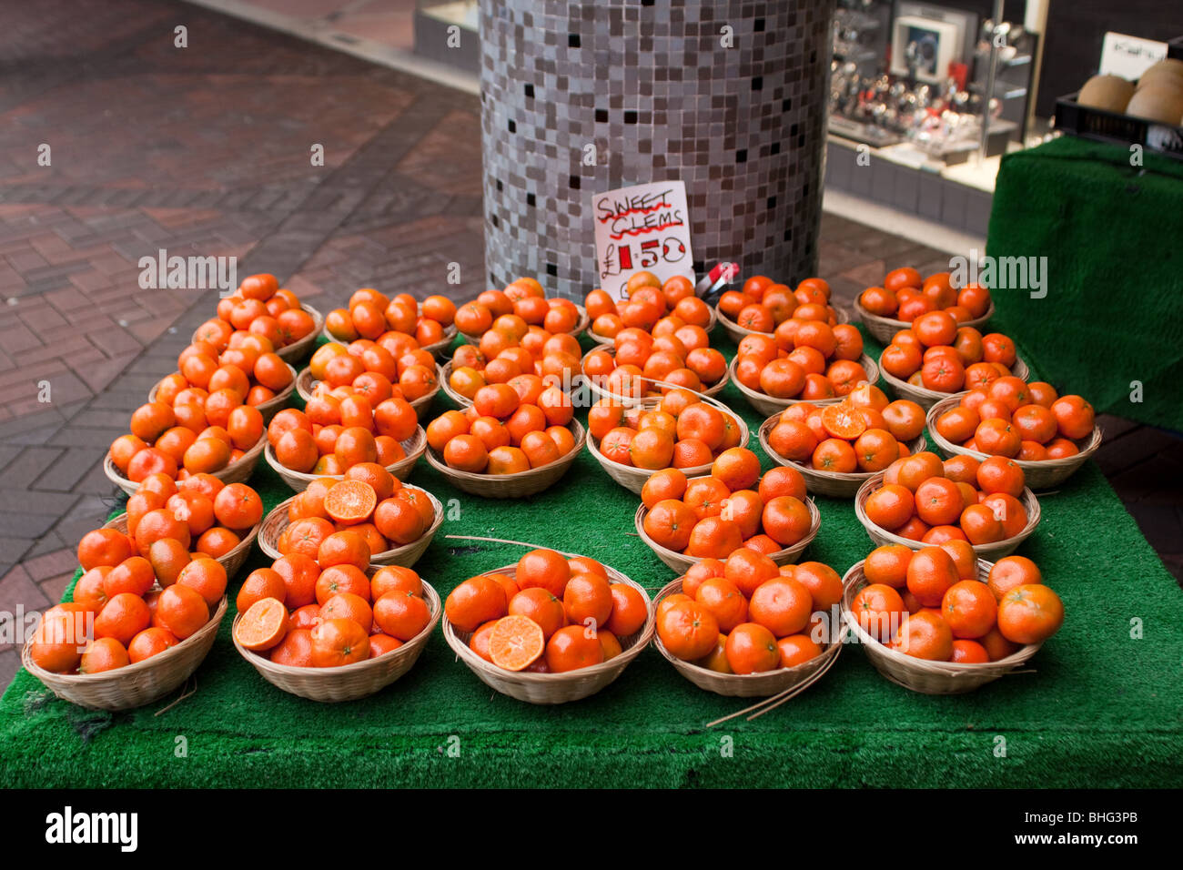 Display bowl hi-res stock photography and images - Alamy