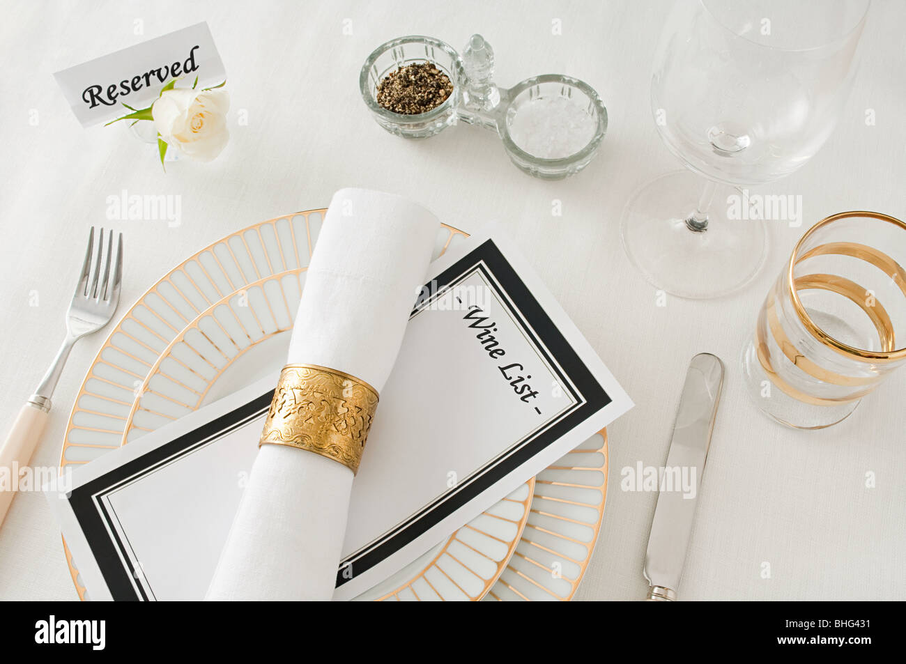 Restaurant place setting Stock Photo - Alamy