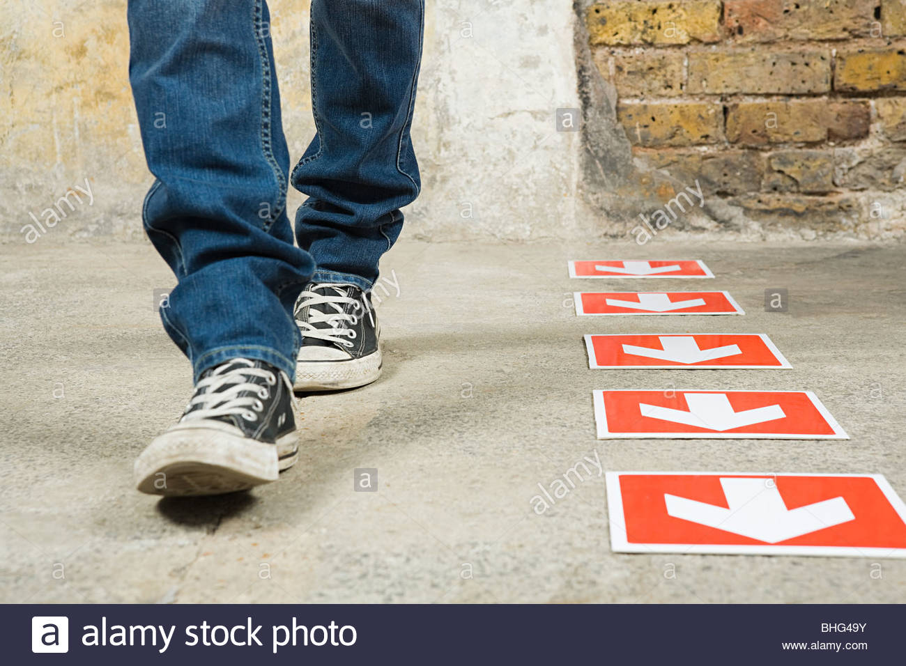 Walking Arrows Stock Photos & Walking Arrows Stock Images - Alamy