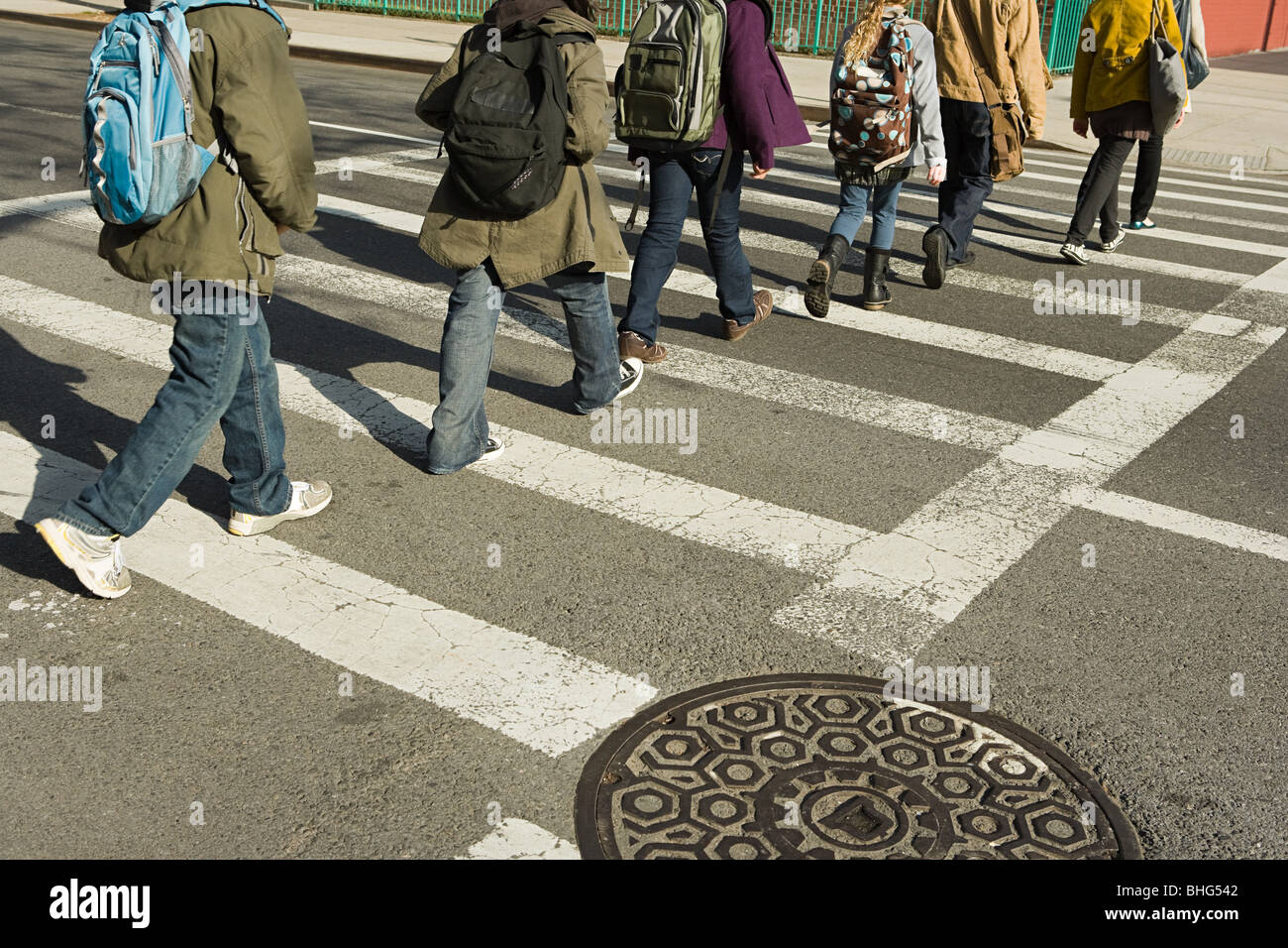 Children crossing the road hi-res stock photography and images - Alamy