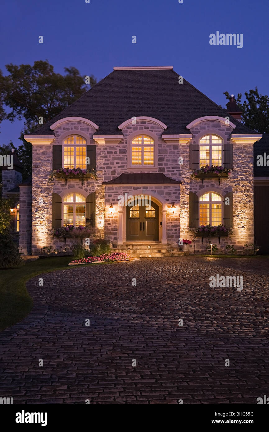 Large house hi-res stock photography and images - Alamy