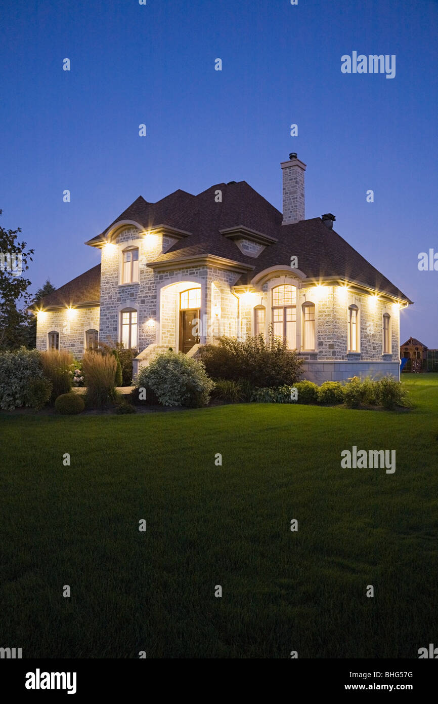 Detached House Garden High Resolution Stock Photography and Images - Alamy