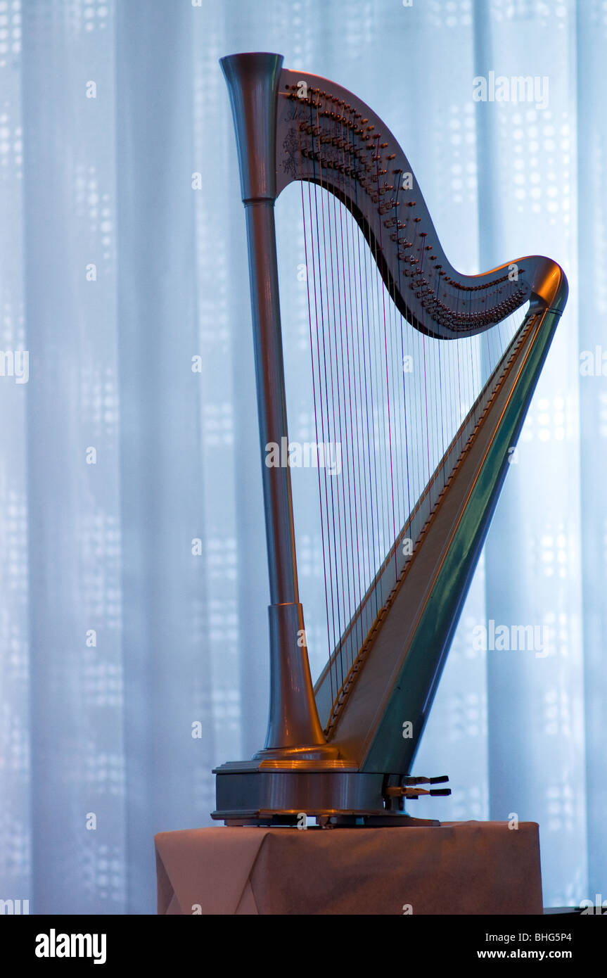 Traditional harp hi-res stock photography and images - Alamy