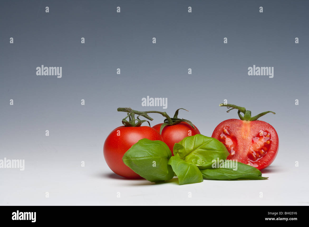 Tomato basil hi-res stock photography and images - Alamy
