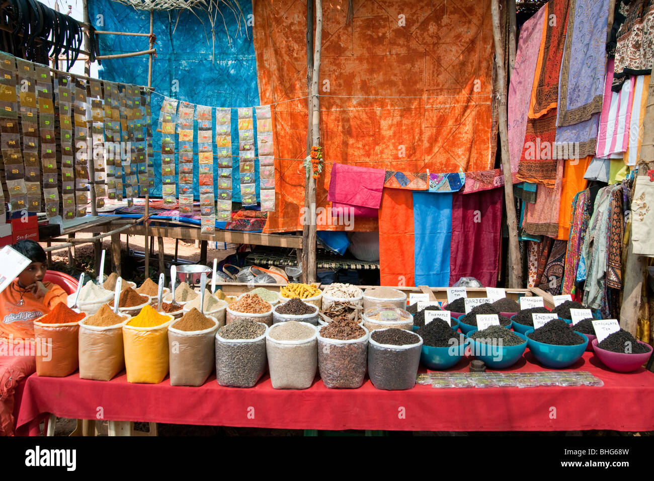 Spice stall hi-res stock photography and images - Alamy