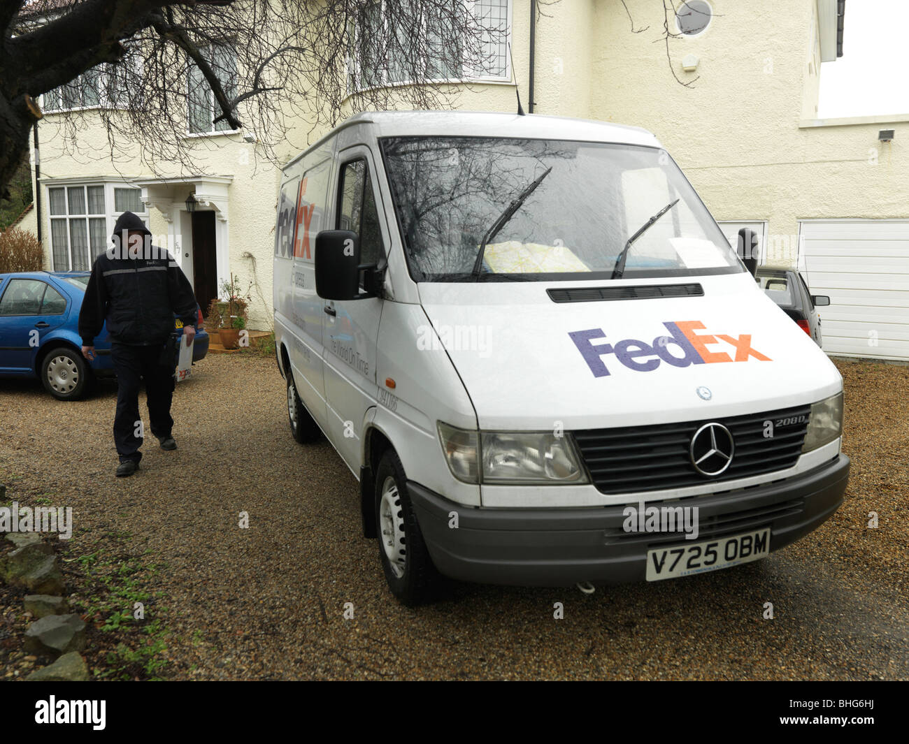 Fedex delivery home hi-res stock photography and images - Alamy