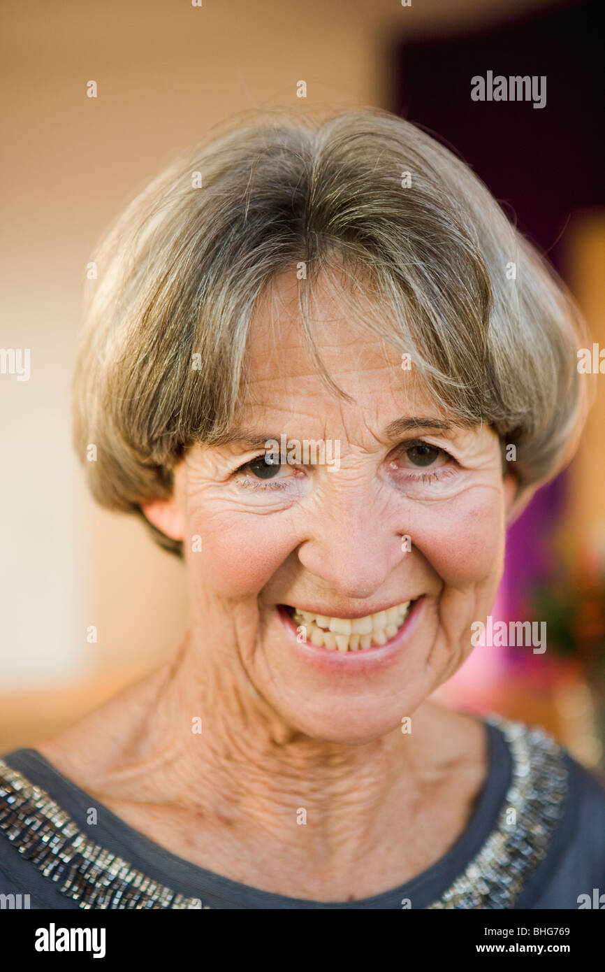 old woman smiling at viewer Stock Photo - Alamy old woman smiling at viewer Stock Photo - Alamy