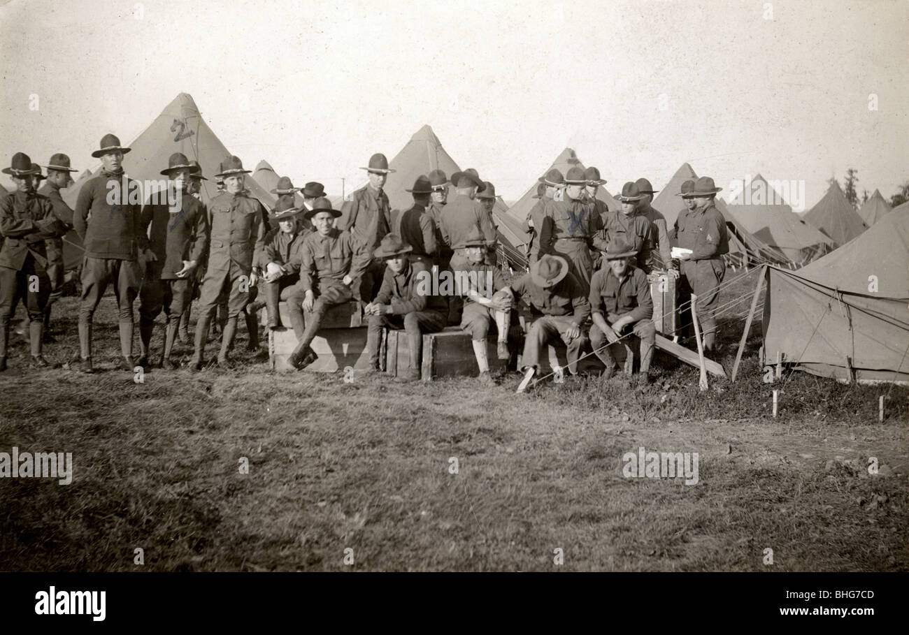 Soldiers gathered near their tents, Fort Sheridan, Illinois, USA, 1920 ...
