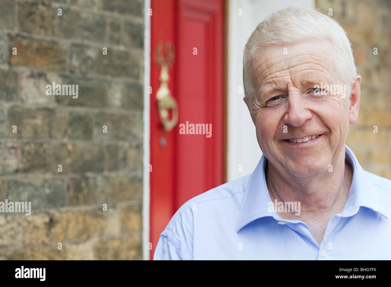 Old man alone in his house hi-res stock photography and images - Alamy