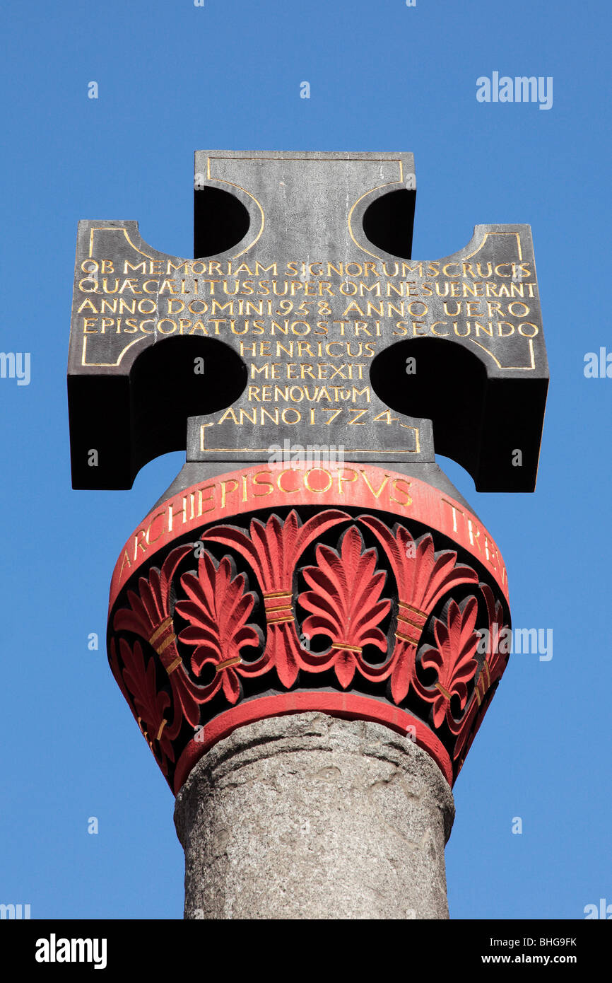Cross on a column Stock Photo - Alamy