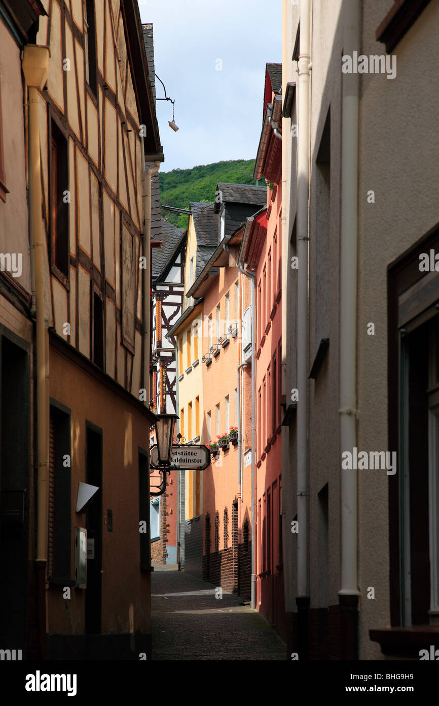 Narrow german street hi-res stock photography and images - Alamy