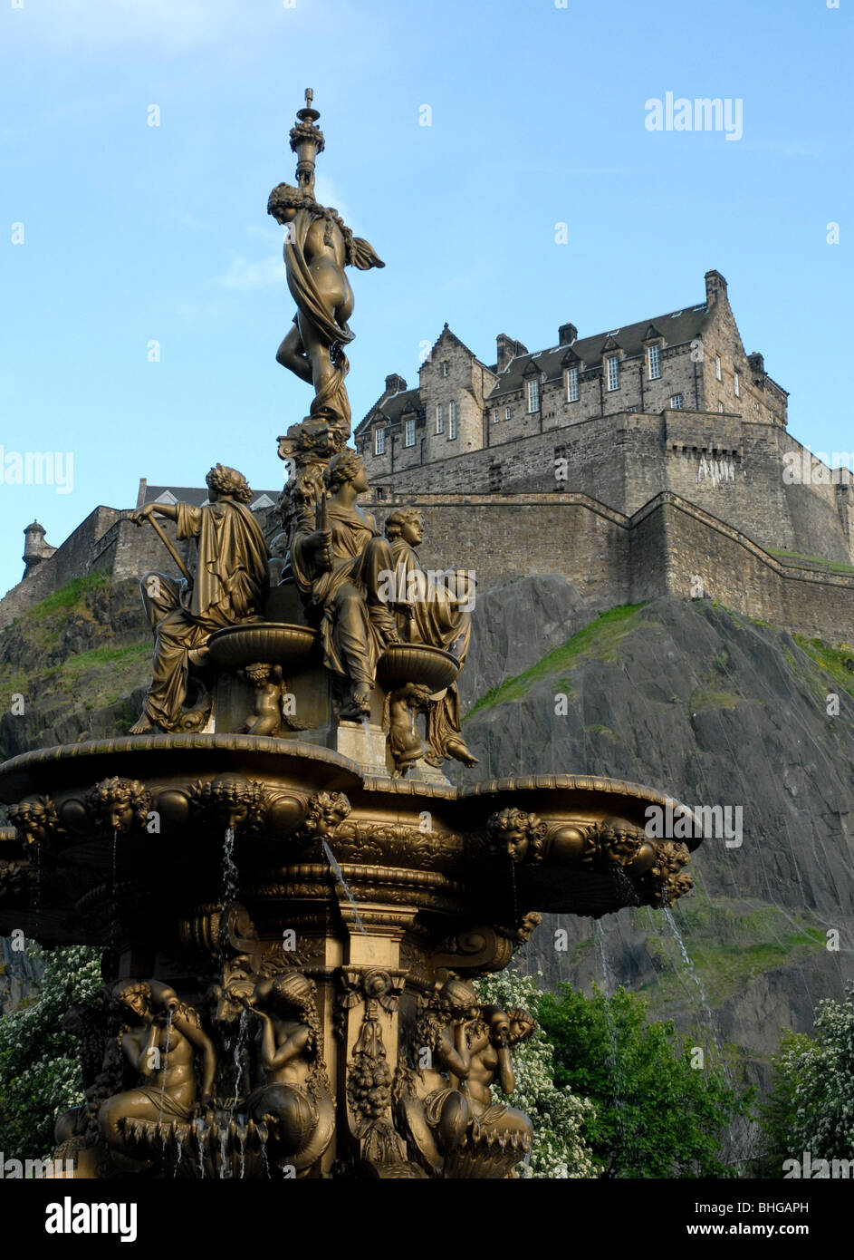 Ross fountain edinburgh castle hi-res stock photography and images - Alamy