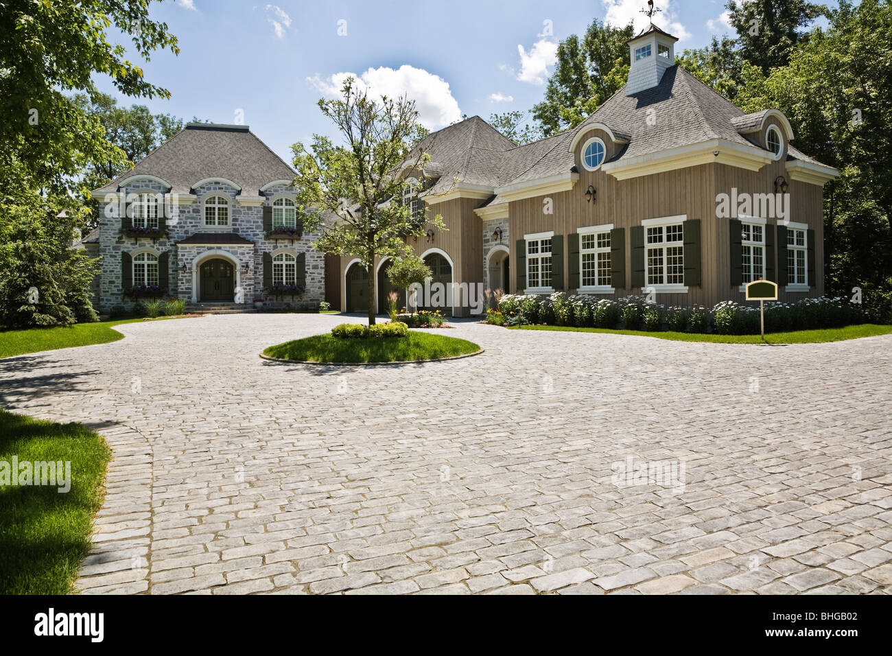 Very large house hi-res stock photography and images - Alamy