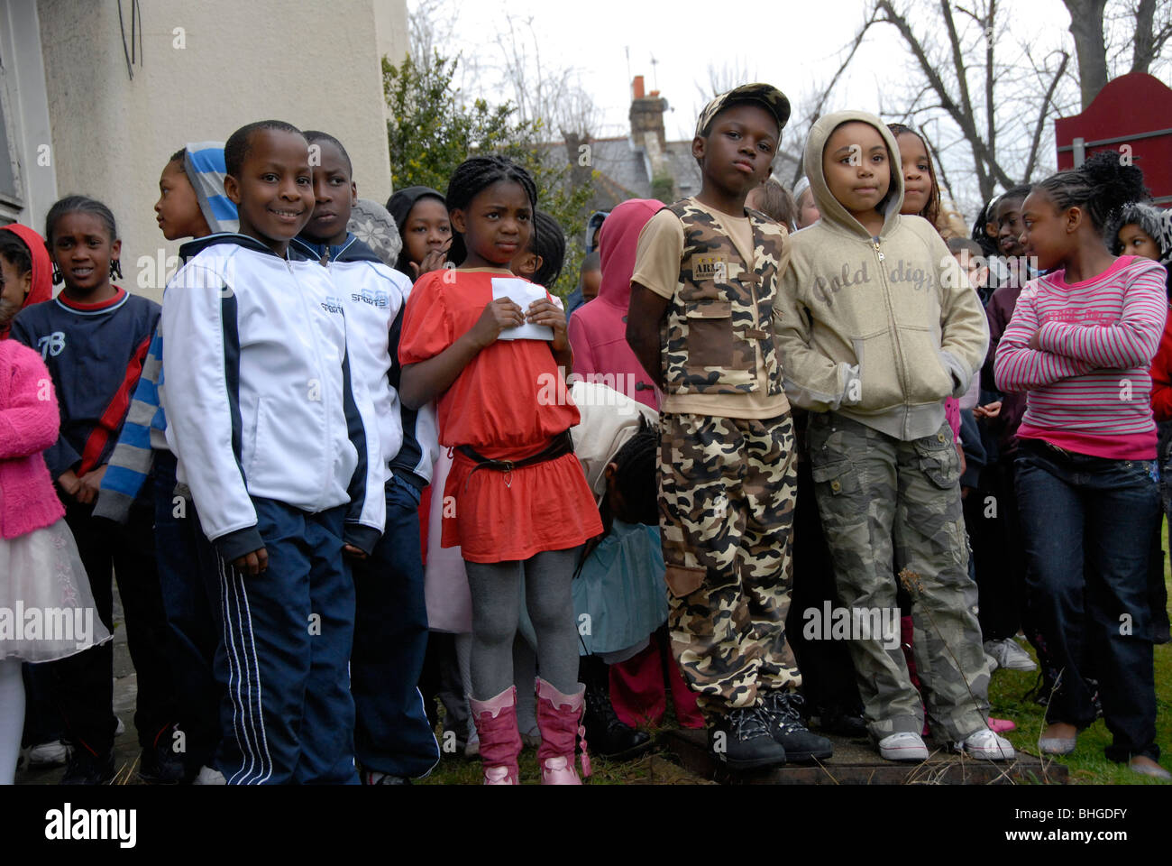 Group of primary children posing outside school Stock Photo - Alamy