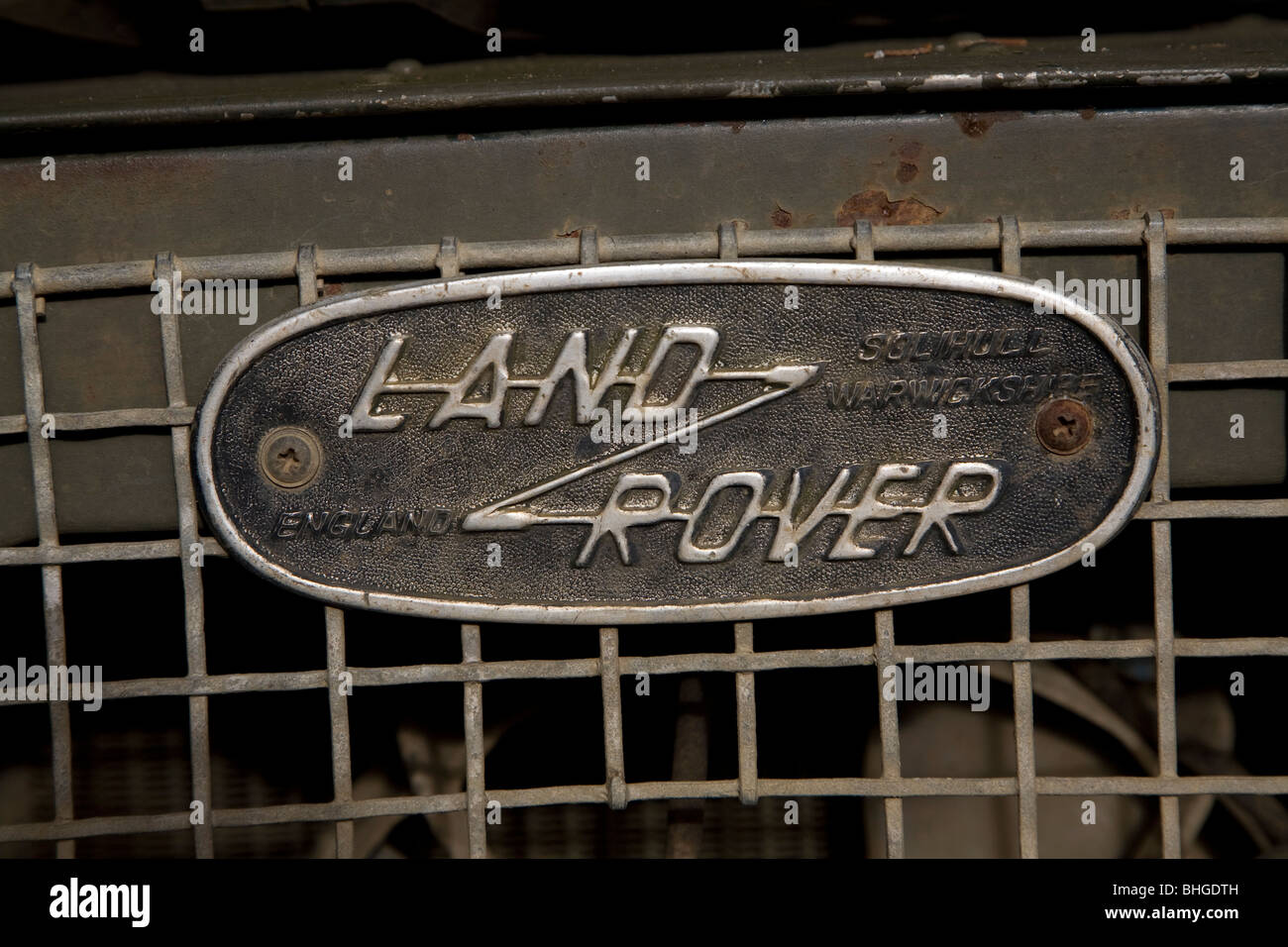 Land Rover logo sign close up on radiator grill Stock Photo - Alamy