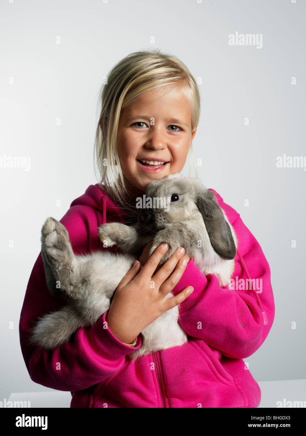 Bunnies cuddling hi-res stock photography and images - Alamy