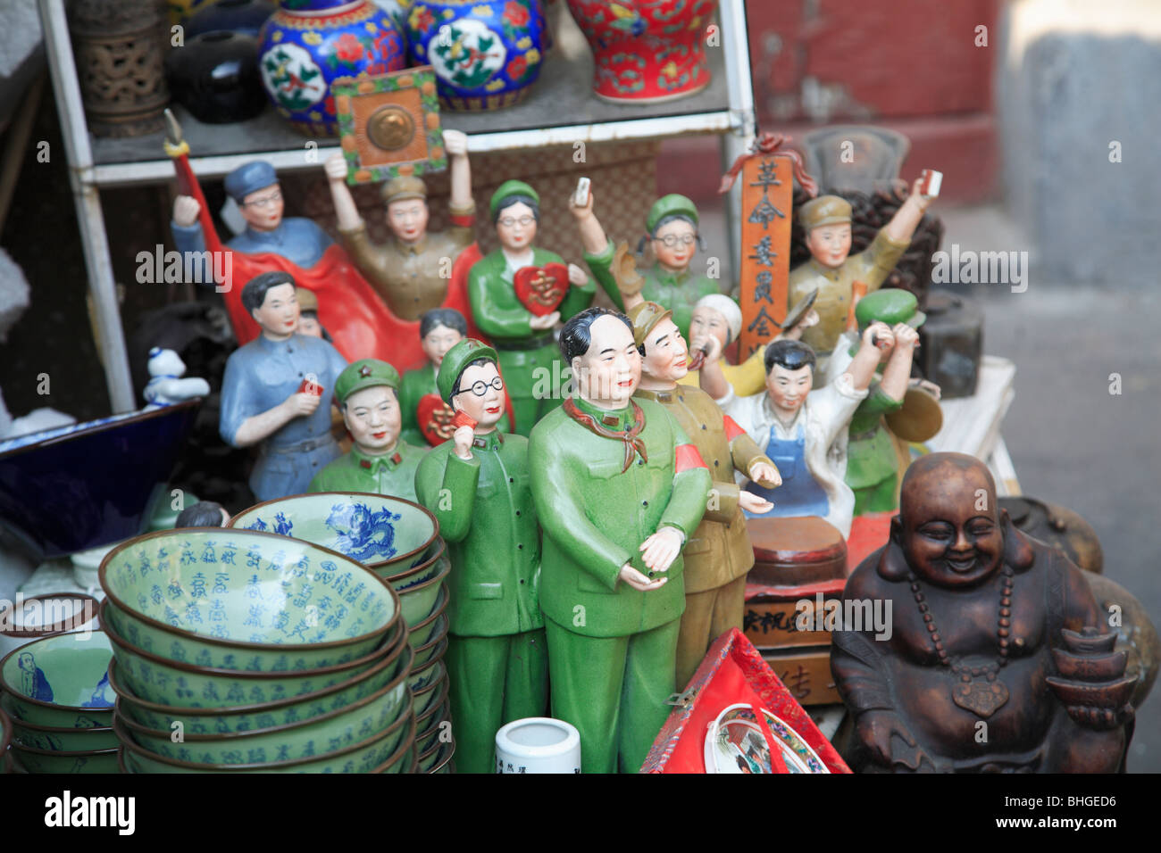 Cultural revolution china antique hi-res stock photography and images ...