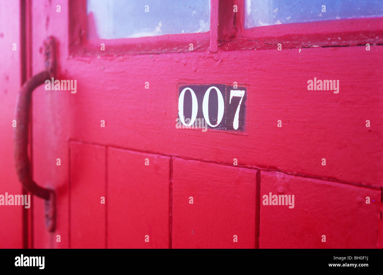 James bond 007 door hi-res stock photography and images - Alamy