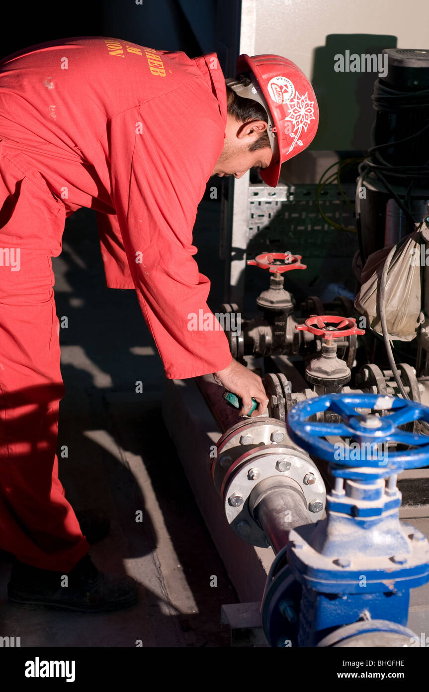 Construction workers on site in Dubai, UAE Stock Photo - Alamy