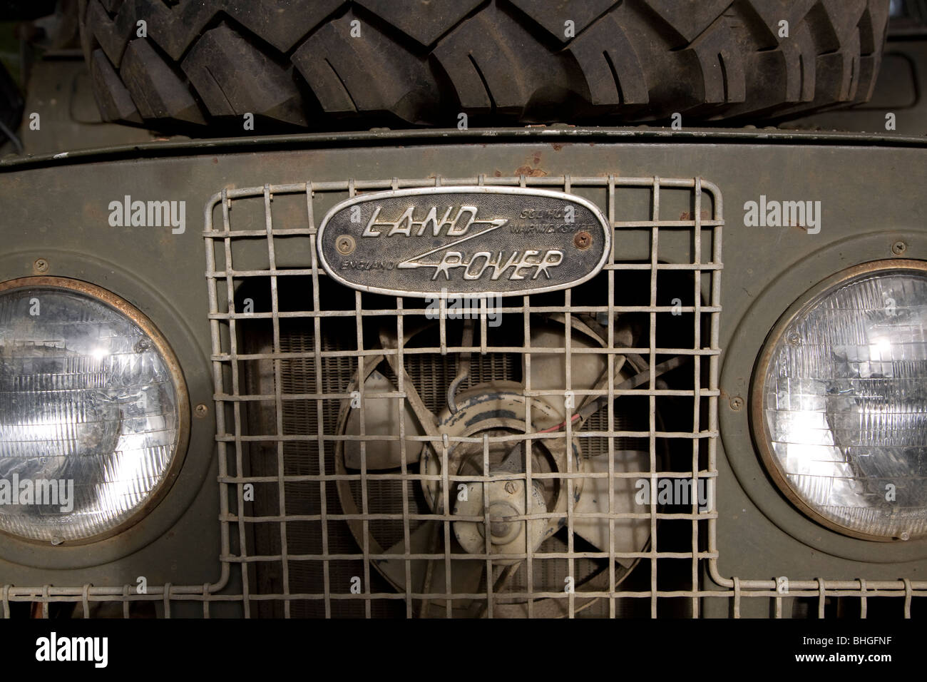 Land Rover logo sign close up on radiator grill Stock Photo - Alamy