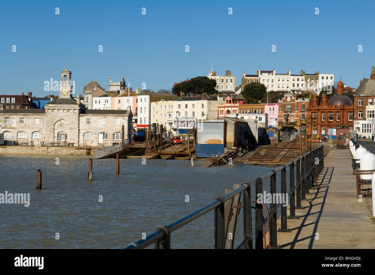 East pier royal harbour ramsgate hi-res stock photography and images ...