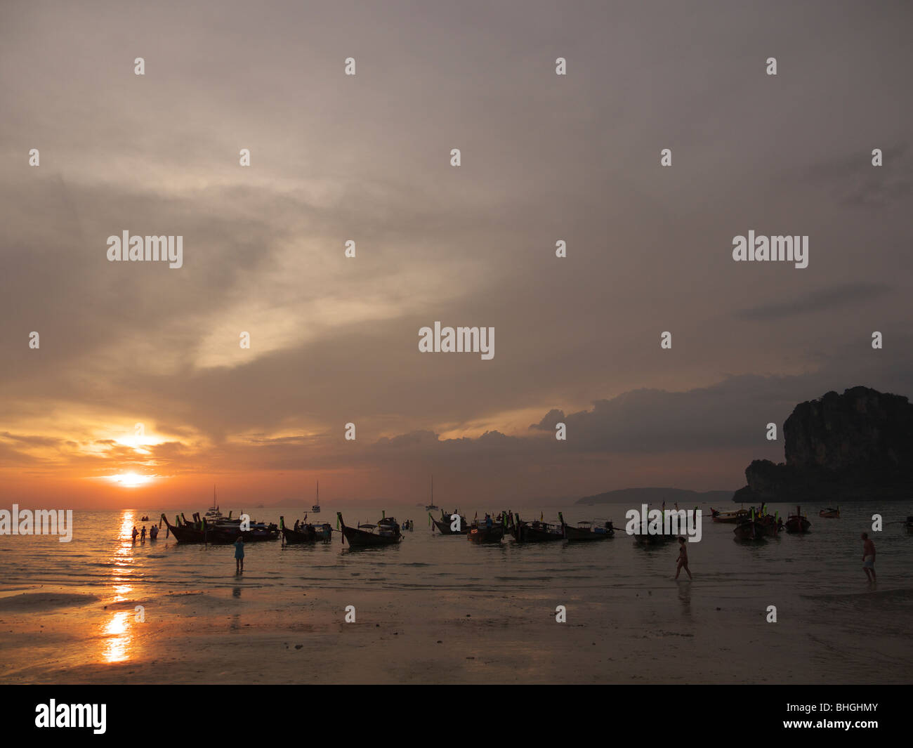 Sunset at the beach of Hat Rai Leh West,Railey,Andaman Sea,Thailand ...